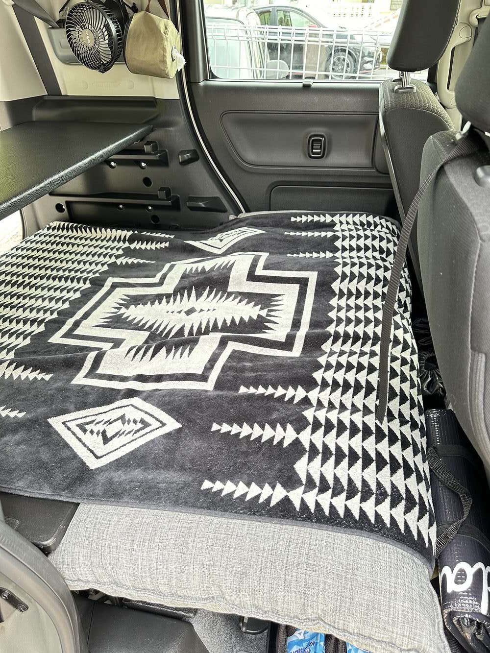 超簡単！一枚板のDIYで車中泊、スズキ スペーシアベース（MK33V）フルフラット化&テーブル2WAY利用 | ジッジ沖縄