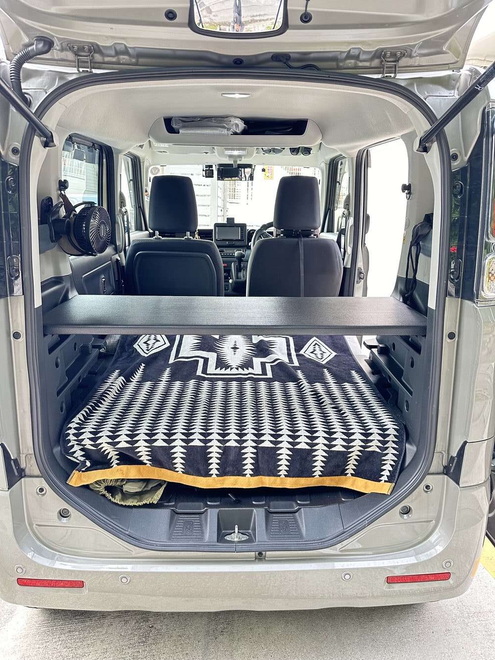 超簡単！一枚板のDIYで車中泊、スズキ スペーシアベース（MK33V）フルフラット化&テーブル2WAY利用 | ジッジ沖縄